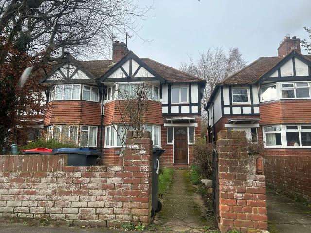 Clifton Gardens, Canterbury CT2, 5 bed property to rent, £1,800 pcm | PrimeLocation