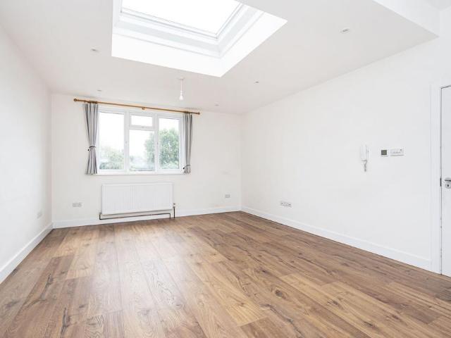Clifton Gardens, Temple Fortune. 1 bed flat to rent £1,650 pcm £381 pw