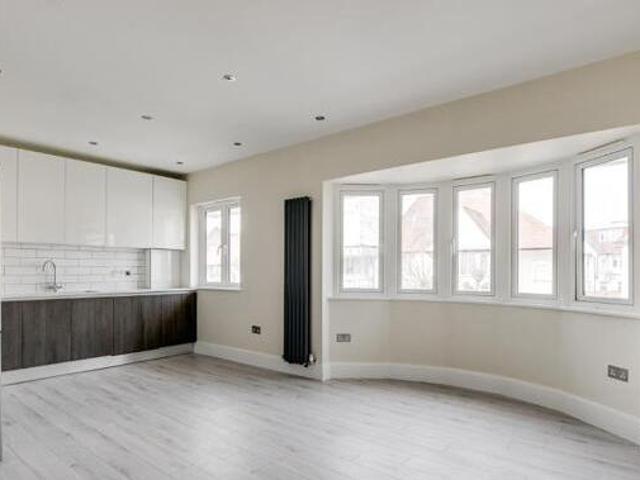 Clifton Gardens, Temple Fortune, 2 Bedroom Apartment