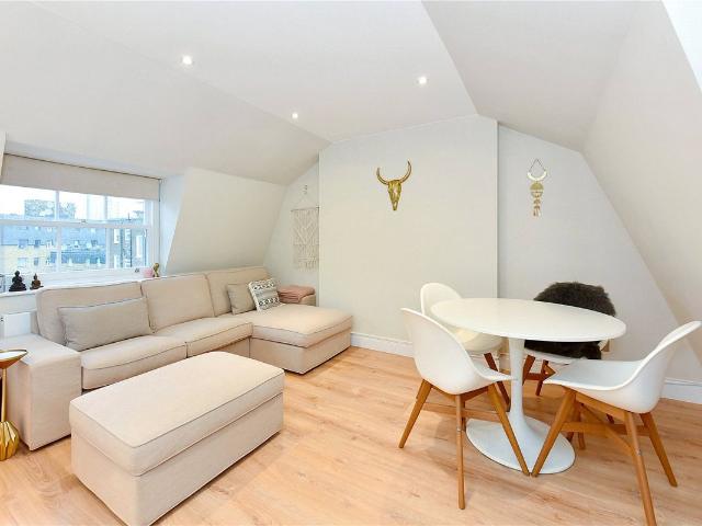 Clifton Hill, St. John's Wood, London NW8, 3 bed flat to rent, £3,900 pcm | PrimeLocation