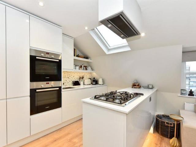 Clifton Hill, St John's Wood NW8 3 bed flat to rent £3,900 pcm £900 pw