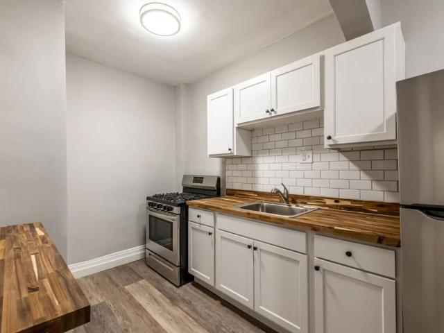 Clifton Lake Apartments 2 Bedroom Apartment for Rent at 10903 Lake Ave, Cleveland, OH 44102 Edgewater