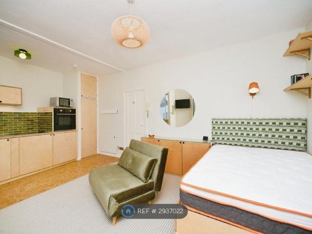 Clifton Place, Brighton BN1, Studio to rent, £990 pcm | PrimeLocation