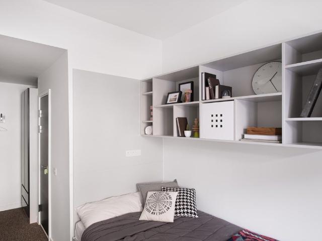 Clifton Place, Glasgow, Lanarkshire G3, Room to rent, £650 pppm | PrimeLocation