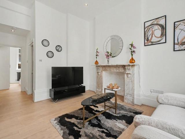 Clifton Road 1 bed apartment to rent £2,301 pcm £531 pw