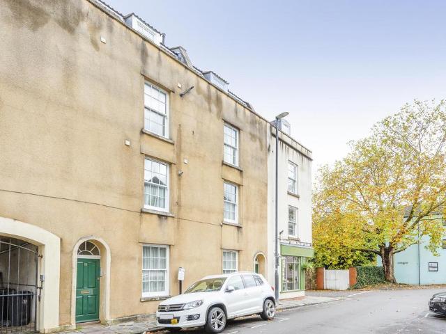 Clifton Road, Clifton 2 bed flat to rent £1,450 pcm £335 pw