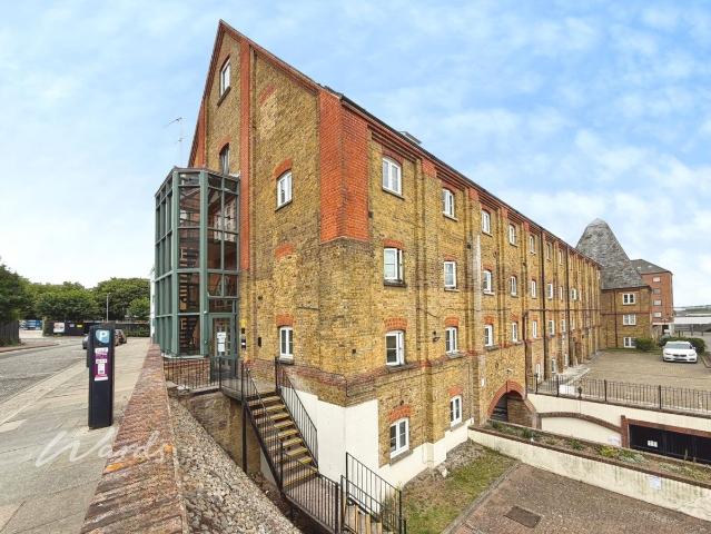 Clifton Road, Gravesend DA11, 1 bed flat to rent, £1,050 pcm | PrimeLocation