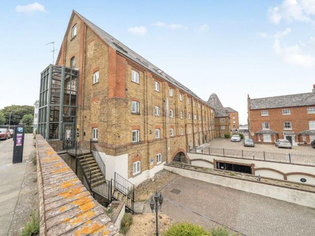 Clifton Road, Gravesend, Kent DA11, 1 bed flat to rent, £1,150 pcm | PrimeLocation
