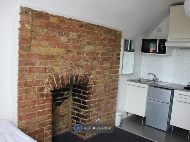Clifton Road, Kingston Upon Thames KT2, Room to rent, £932 pcm | PrimeLocation