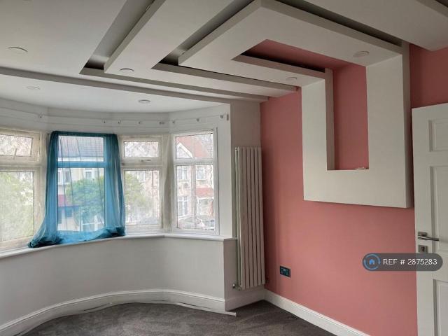 Clifton Road, Ilford, IG2 3 bed terraced house to rent £2,625 pcm £606 pw
