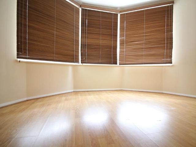 Clifton Road, Isleworth TW7, 3 bed flat to rent, £1,850 pcm | PrimeLocation