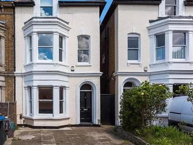 Clifton Road, London, KT2 6PW, United Kingdom | 3 bed house for rent #19162071 | Rentberry