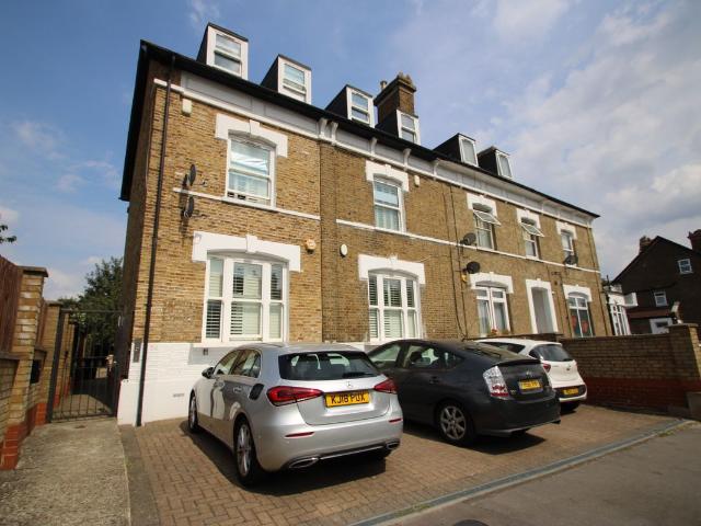 Clifton Road, London SE25, 2 bed flat to rent, £1,825 pcm | PrimeLocation