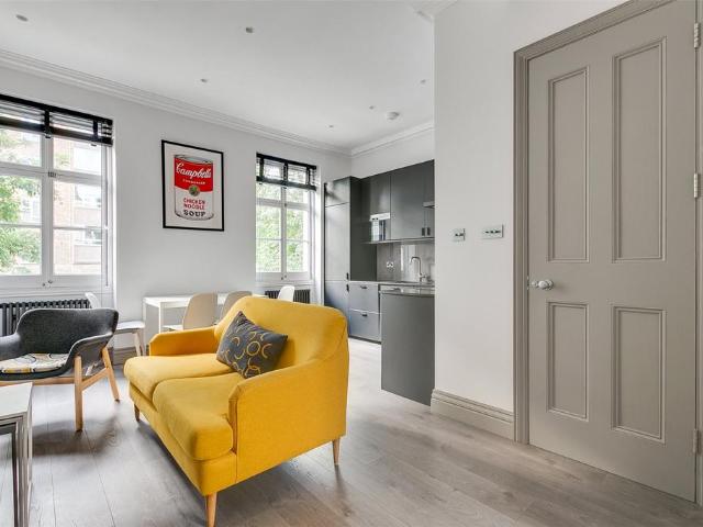 Clifton Road, Little Venice, Maida. 1 bed flat to rent £2,750 pcm £635 pw