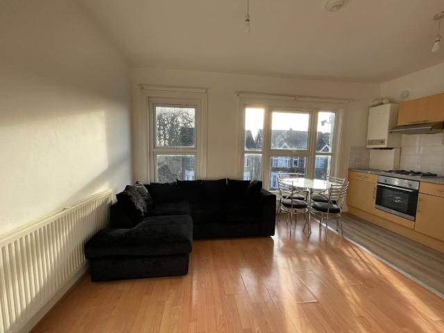 Clifton Road SE25, 2 bed flat to rent, £1,700 pcm | PrimeLocation