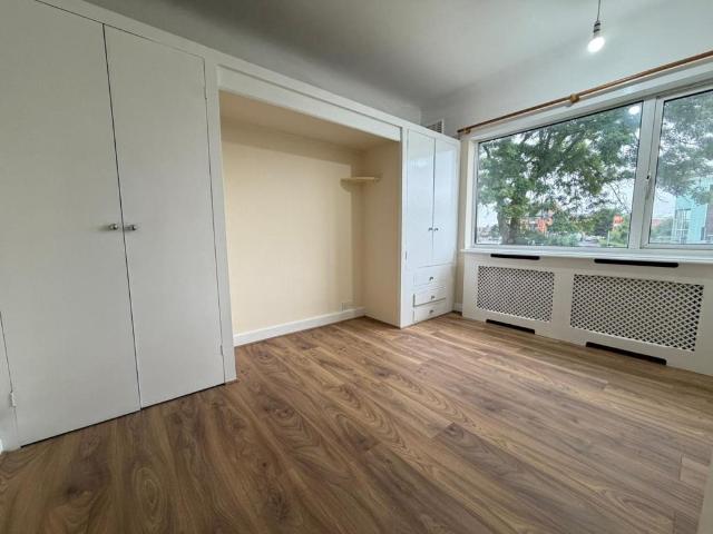 Clifton Road, Slough SL1 2 bed maisonette to rent £1,600 pcm £369 pw