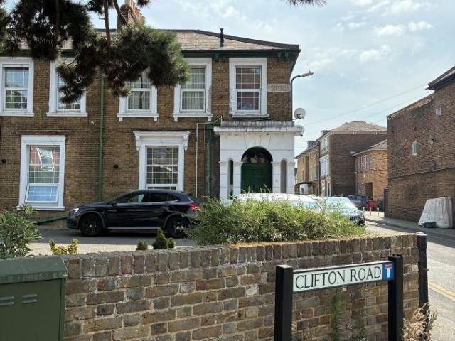 Clifton Road, Slough SL1, Studio to rent, £925 pcm | PrimeLocation