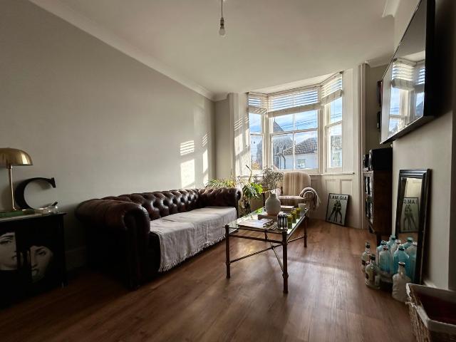 Clifton Road, Worthing BN11, 2 bed maisonette to rent, £1,350 pcm | PrimeLocation
