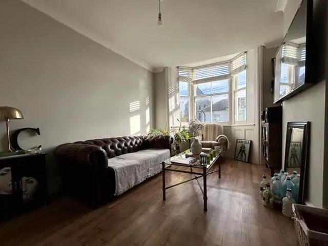 Clifton Road, Worthing, BN11 2 bedroom maisonette to rent