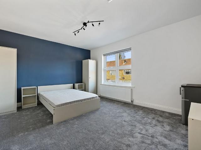 Clifton Road, Watford, Hertfordshire WD18, Room to rent, £850 pcm | PrimeLocation
