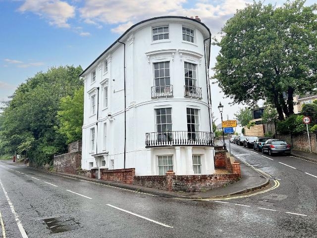 Clifton Road, Winchester SO22, 2 bed flat to rent, £1,450 pcm | PrimeLocation