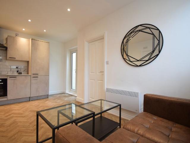 Clifton Street, Cardiff CF24, 1 bed flat to rent, £840 pcm | PrimeLocation