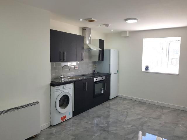Clifton Street, Cardiff CF24, 2 bed flat to rent, £910 pcm | PrimeLocation