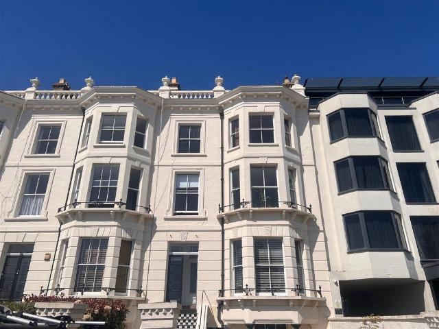 Clifton Terrace, Southend On Sea 3 bed maisonette to rent £1,900 pcm £438 pw