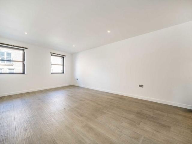 Clifton Walk, W6, London