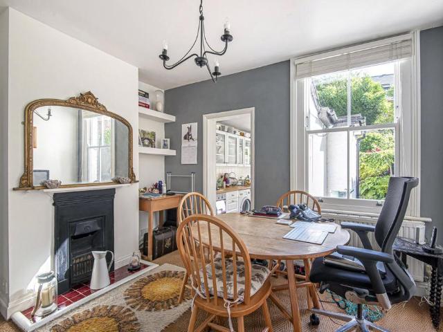 Cline Road, Guildford, GU1 2 bed semi detached house to rent £2,150 pcm £496 pw