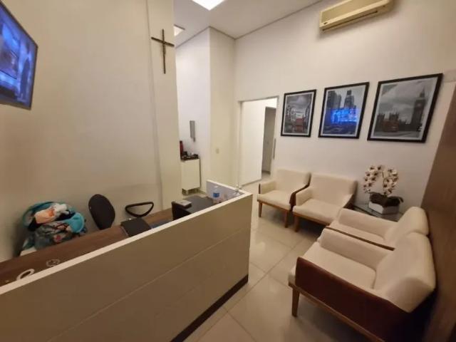Clinica para locação, com recepção, cozinha, área de serviço 2 banheiros