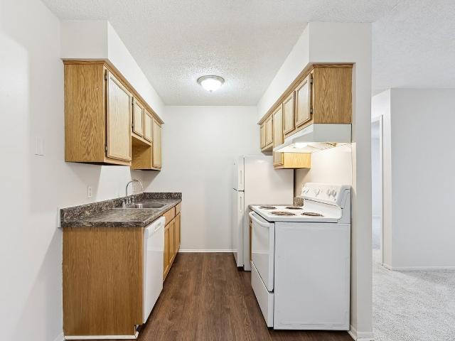 Clinton Manor Apartments 2 Bedroom Apartment for Rent at 24666 Katherine Ct, Mount Clemens, MI 48045 Harrison Township
