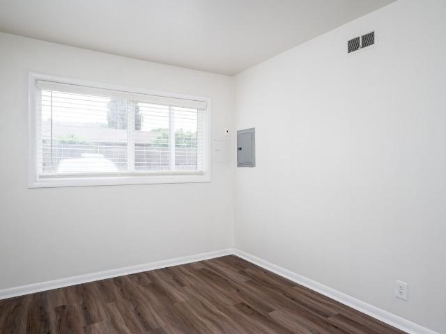 Clinton Court 1 Bedroom Apartment for Rent at 2725 Se 29th Ave, Portland, OR 97202 Hosford Abernethy