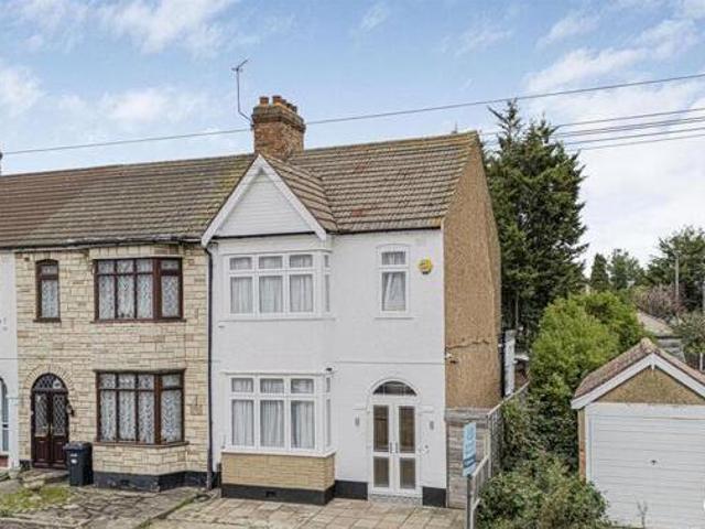 Clinton Crescent, Hainault, 3 Bedroom House