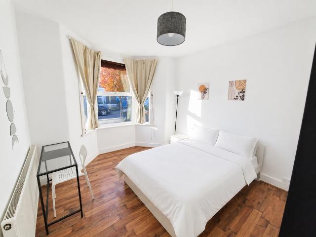 Clinton Road, London N15, Room to rent, £750 pcm | PrimeLocation