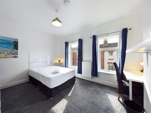 Clinton Road, Northampton NN4 4 bed house to rent £2,400 pcm £554 pw
