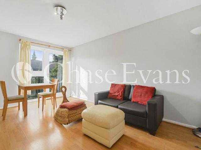 Clippers Quay, Isle Of Dogs, London, E14 2 bed flat to rent £1,885 pcm £435 pw