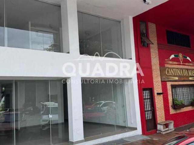 CLS 302 · LOJA· VAZADA · ALUGADA · 5 banheiros · 210mt