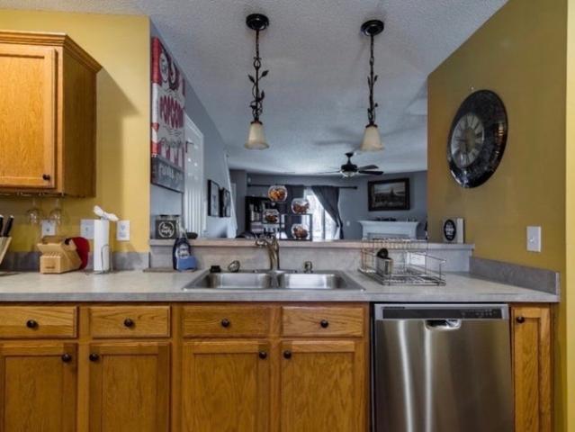 CLT Furnished Room w/Hot tub & Private backyard!