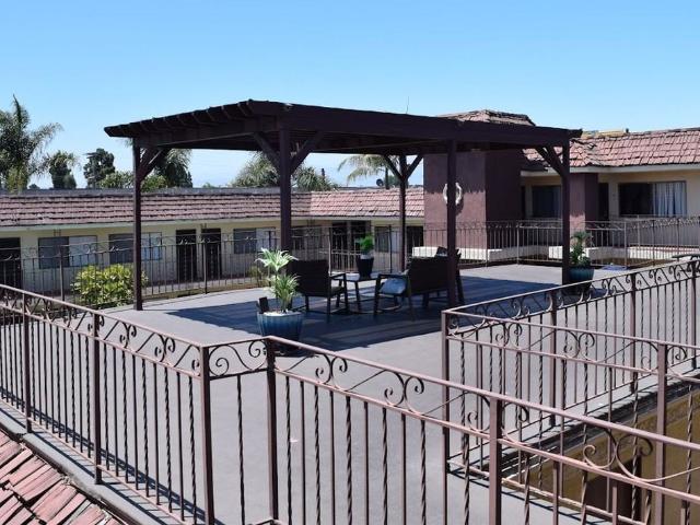 Club Pacifica 1 Bedroom Apartment for Rent at 3601 W Rosecrans Ave, Hawthorne, CA 90250 East Hawthorne