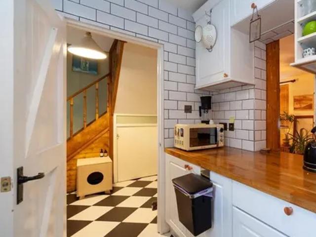 Club Xtra, Paragon Road, London, E9 6NR, United Kingdom | 2 bed apartment for rent #137932019 | Rentberry
