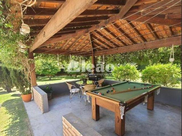 Clube de Campo Valinhos Excelente chácara à venda no Clube de Campo Valinhos, em localização privi