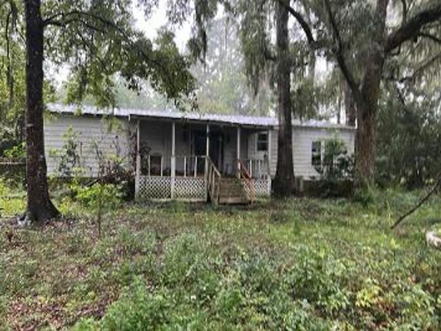 Clubhouse Dr
