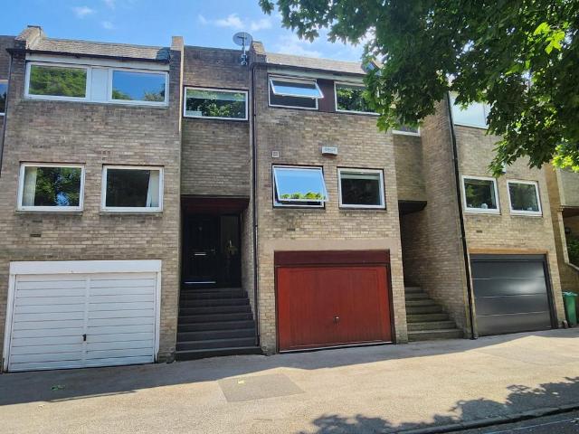 Clumber Crescent North. 4 bed terraced house to rent £1,995 pcm £460 pw