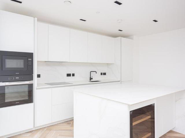 Cluny Mews, Kensington SW5 2 bed apartment to rent £4,767 pcm £1,100 pw