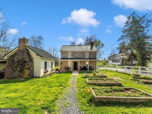 Clyde Young Rd, Woodsboro, Farm House For