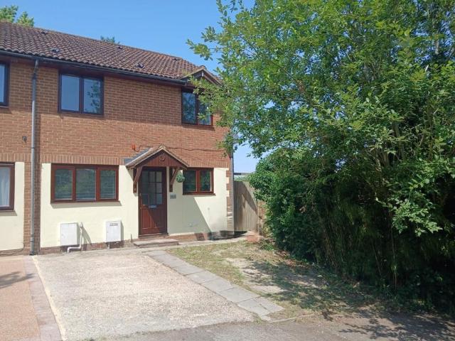 Clyde Close, Redhill 3 bed semi detached house to rent £2,100 pcm £485 pw