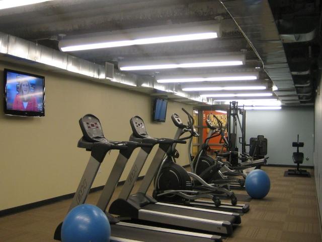 Clyde Manor 1 Bedroom Apartment for Rent at 350 E Armour Blvd, Kansas City, MO 64111 Broadway Gillham