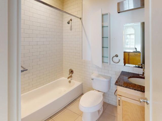 Clyde Manor 2 Bedroom Apartment for Rent at 350 E Armour Blvd, Kansas City, MO 64111 Broadway Gillham