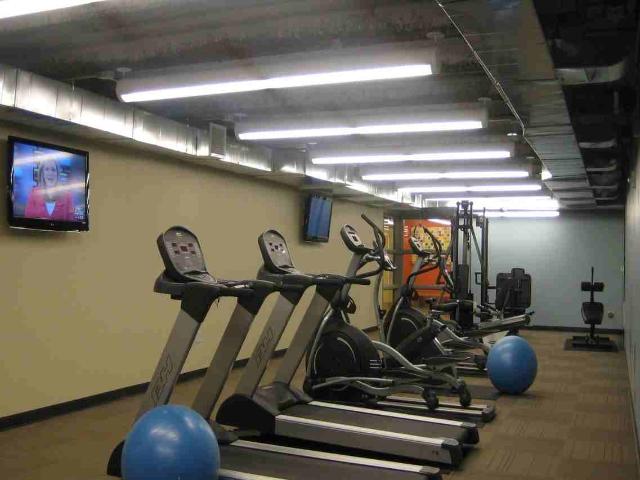 Clyde Manor 2 Bedroom Apartment for Rent at 350 E Armour Blvd, Kansas City, MO 64111 Broadway Gillham